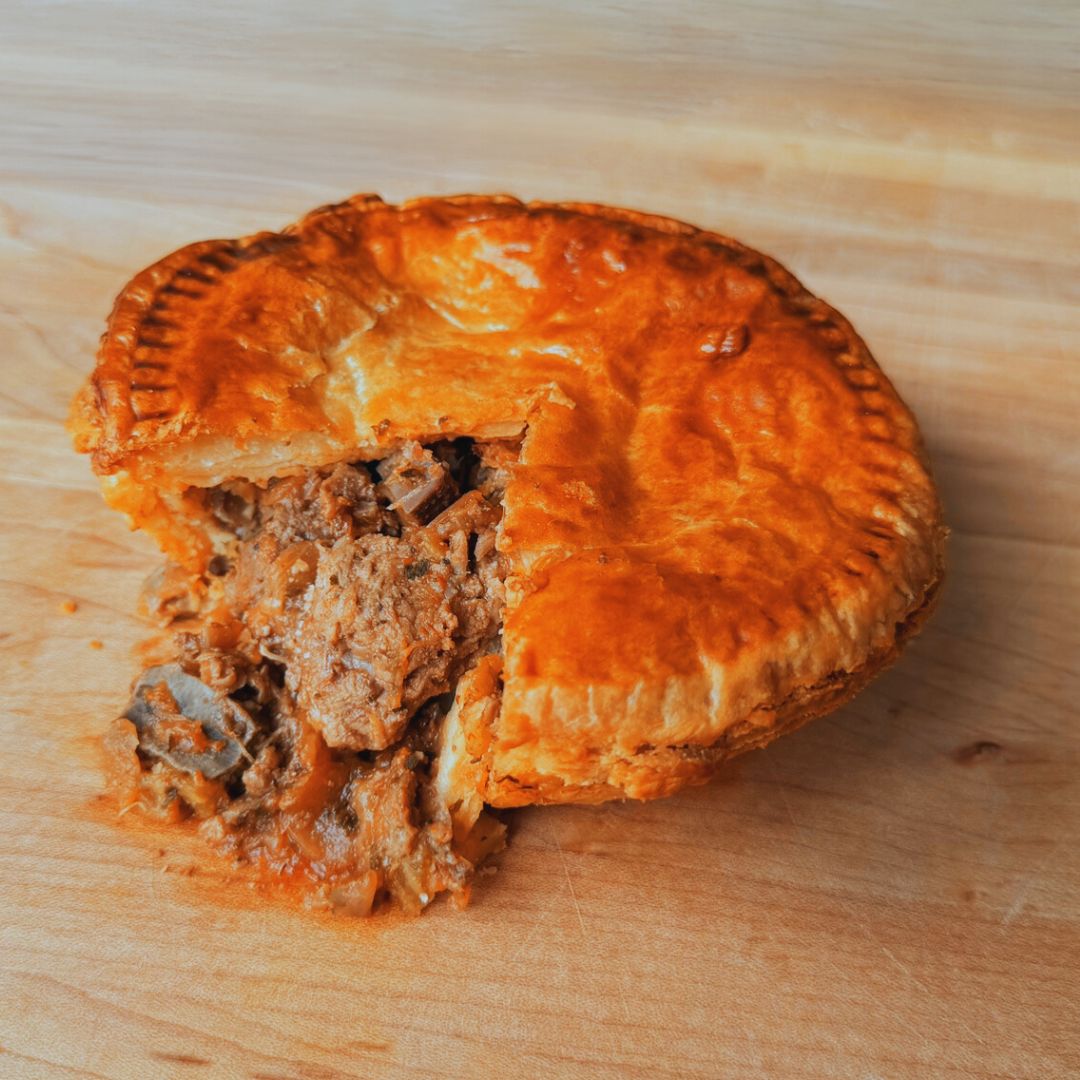 Jolly Posh Steak & Kidney Pie: 10oz – Jolly Posh Foods
